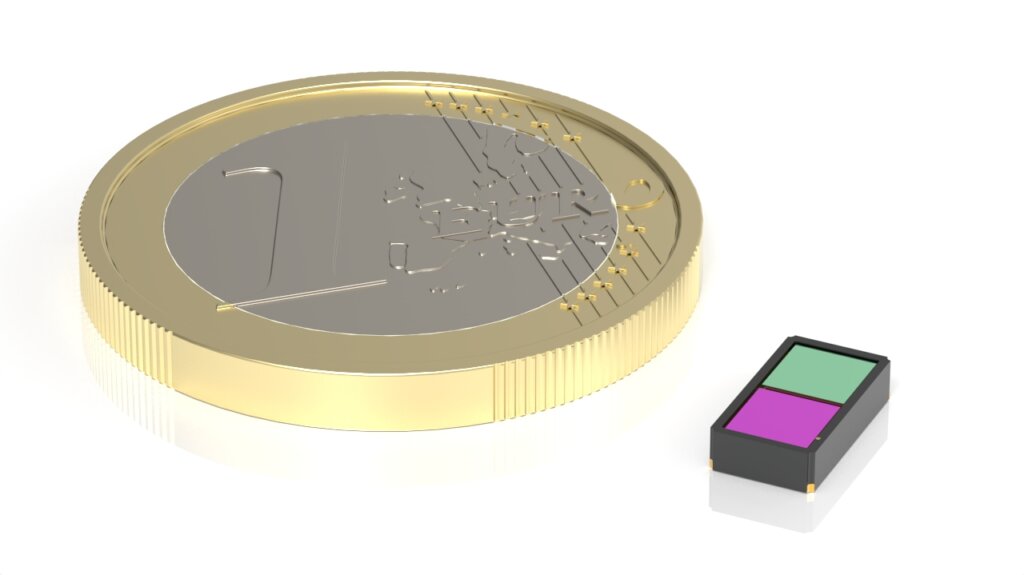 InAs two-element photovoltaic IR detector 2E-PVA-3-d1.2-SMD-BPF1-BPF2 ...